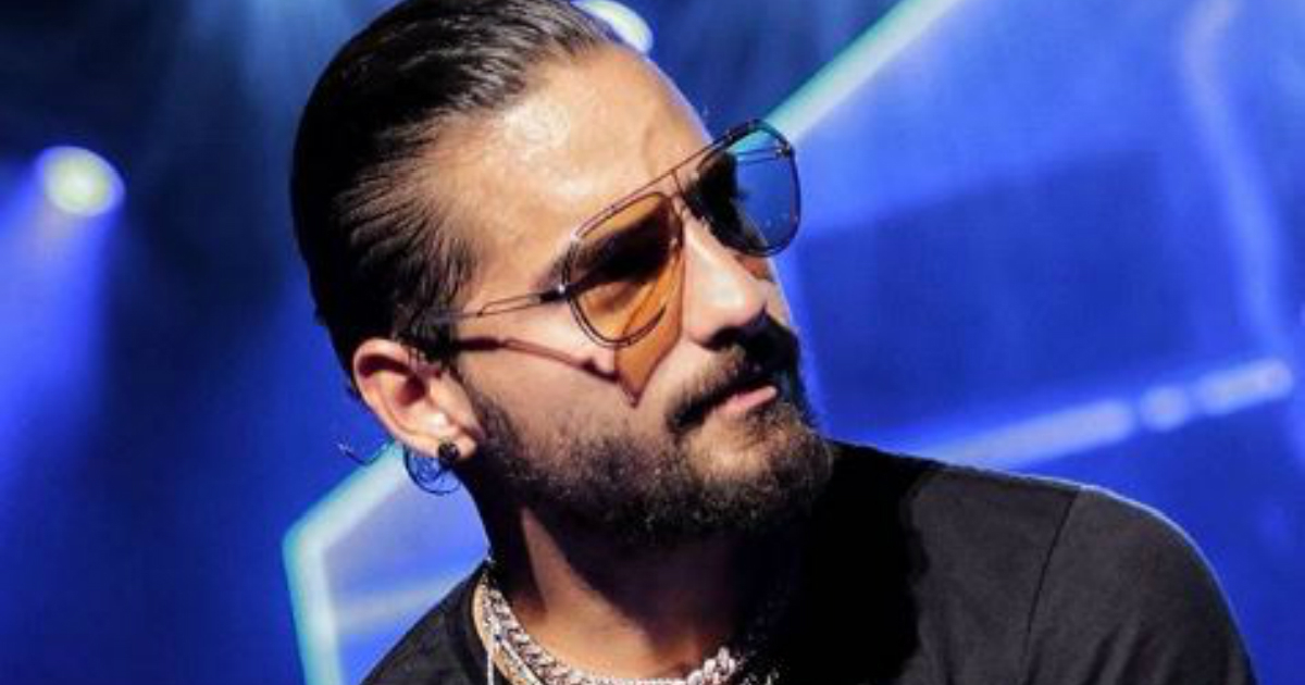 El feo gesto de Maluma en la imagen en que se compara con Pitbull ...