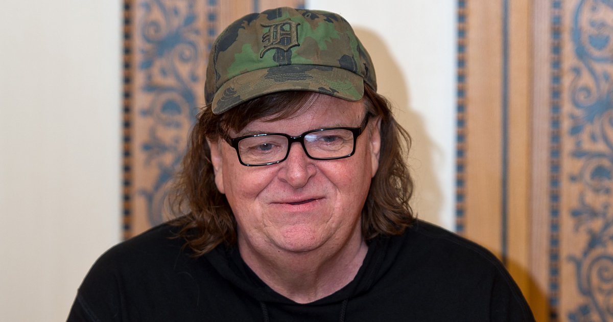 Michael Moore Presenta Fahrenheit 11 9 El Documental En Que Compara