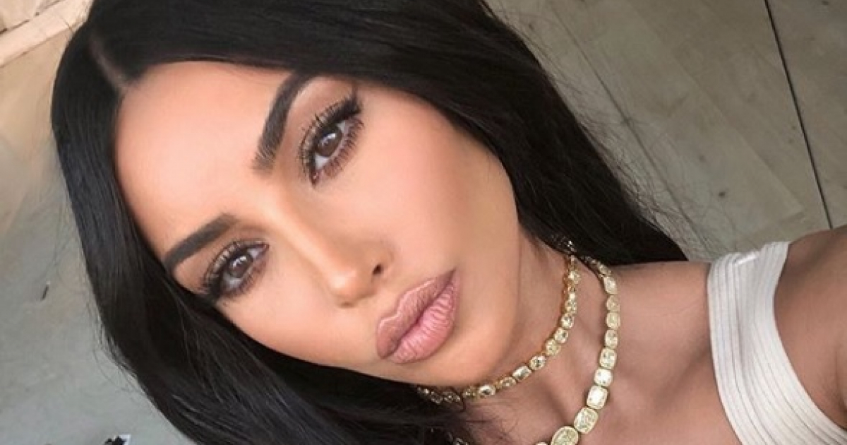 Kim Kardashian comparte su método para organizar sus enormes armarios