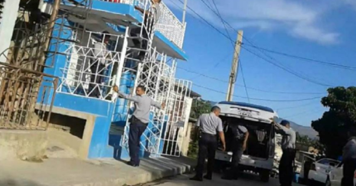 Agentes de la policía cubana y Tropas Especiales allanan la sede de la ...