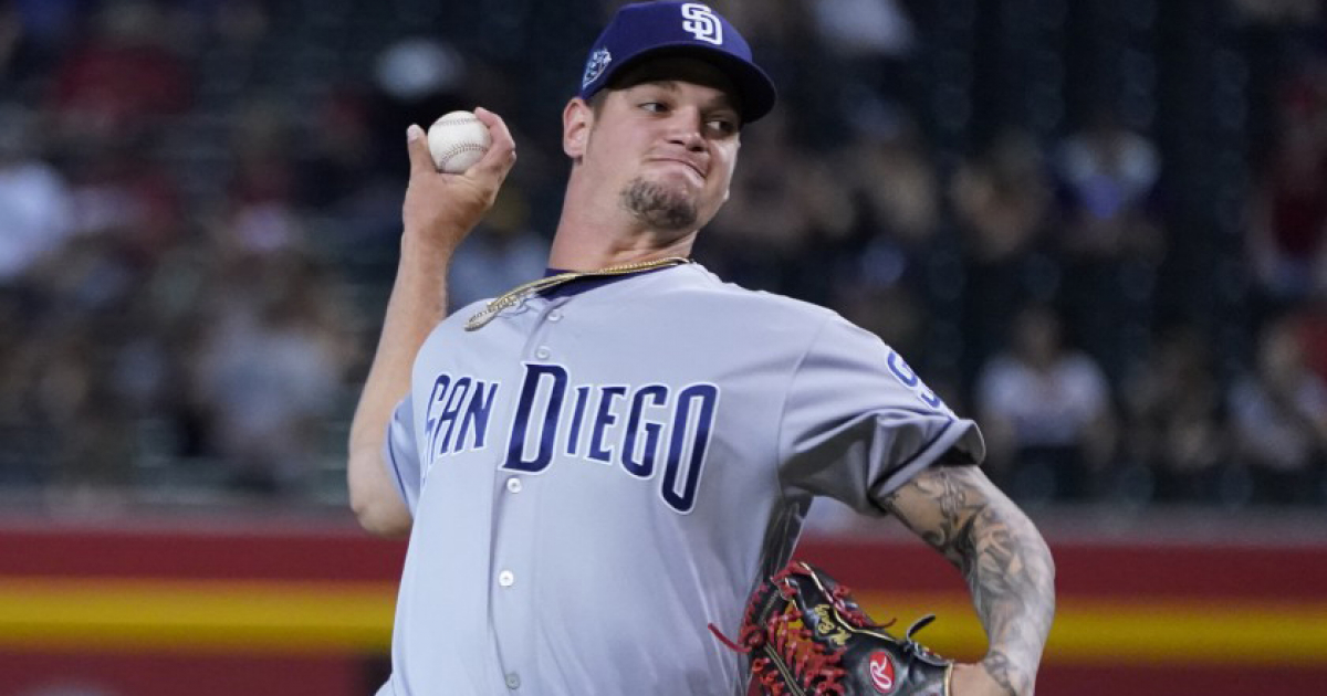 Los Padres suben al derecho cubano Michel Báez a Grandes Ligas