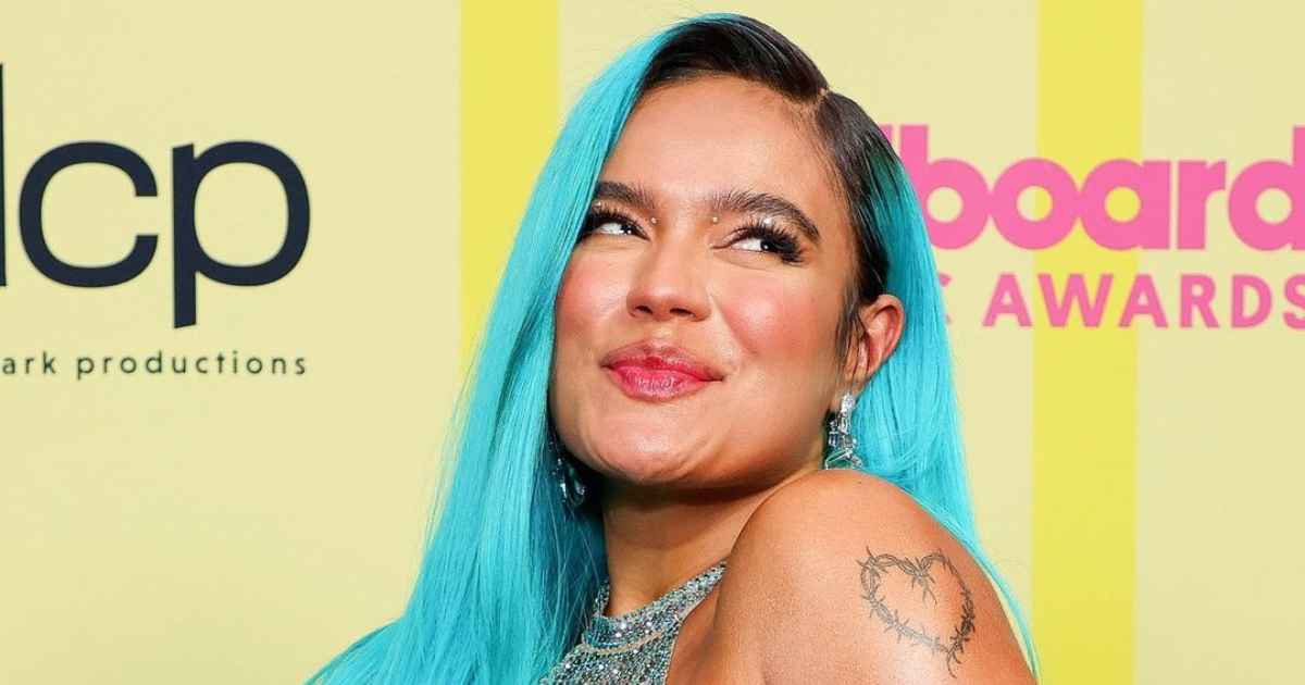 Karol G y su vestido con transparencias se roban todas las miradas en ...