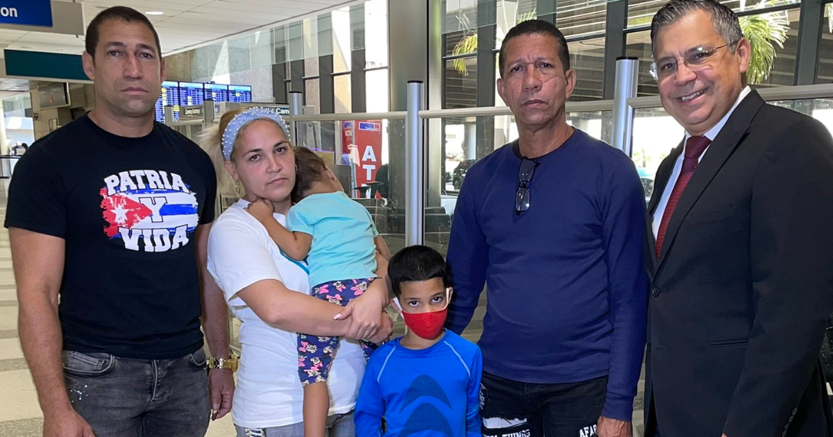 Llega a Miami con su familia el opositor cubano Ovidio Martín