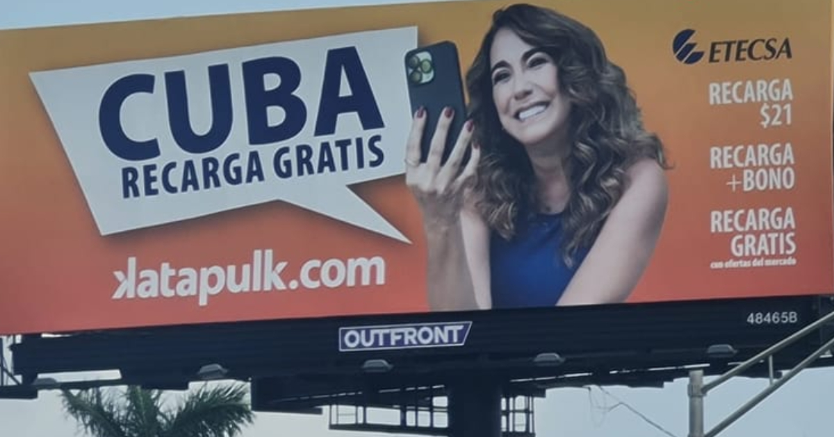 El logo de ETECSA en autopista de Miami