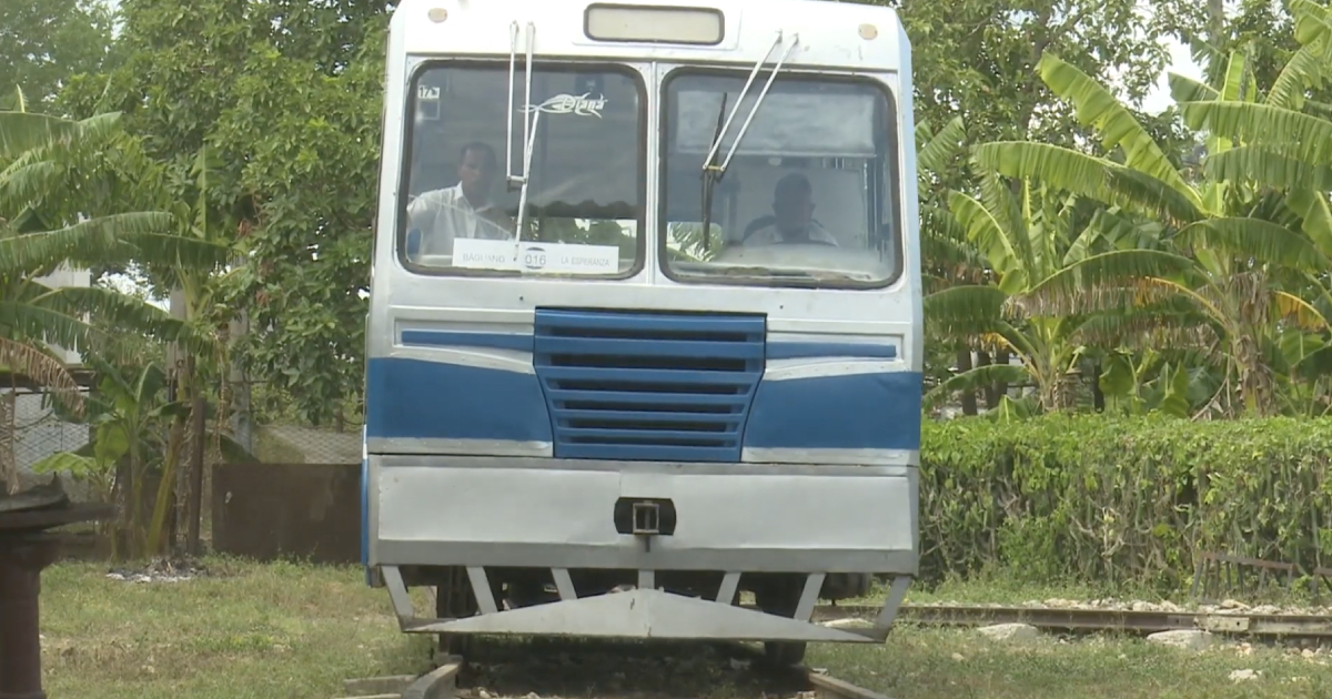 Convierten ómnibus Diana en ferrobuses para paliar situación del ...