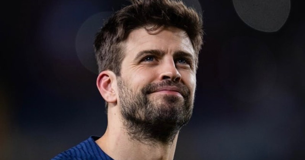 Gerard Piqué y Clara Chía: Besos y abrazos en las gradas del Camp Nou ...