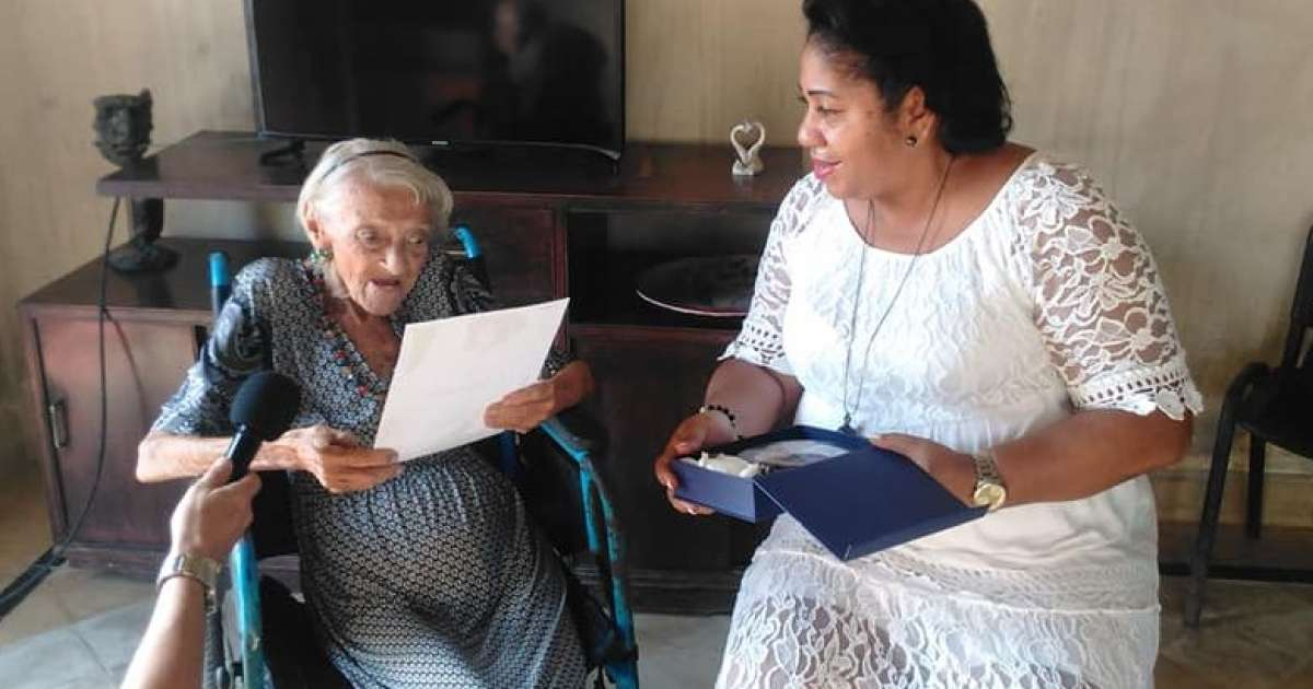 A sus 99 años, la actriz cubana Herminia Sánchez recibe importante ...