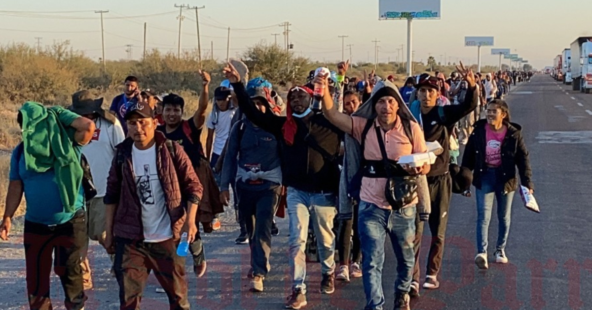 Cubanos en caravana de migrantes avanzan hacia Ciudad Juárez