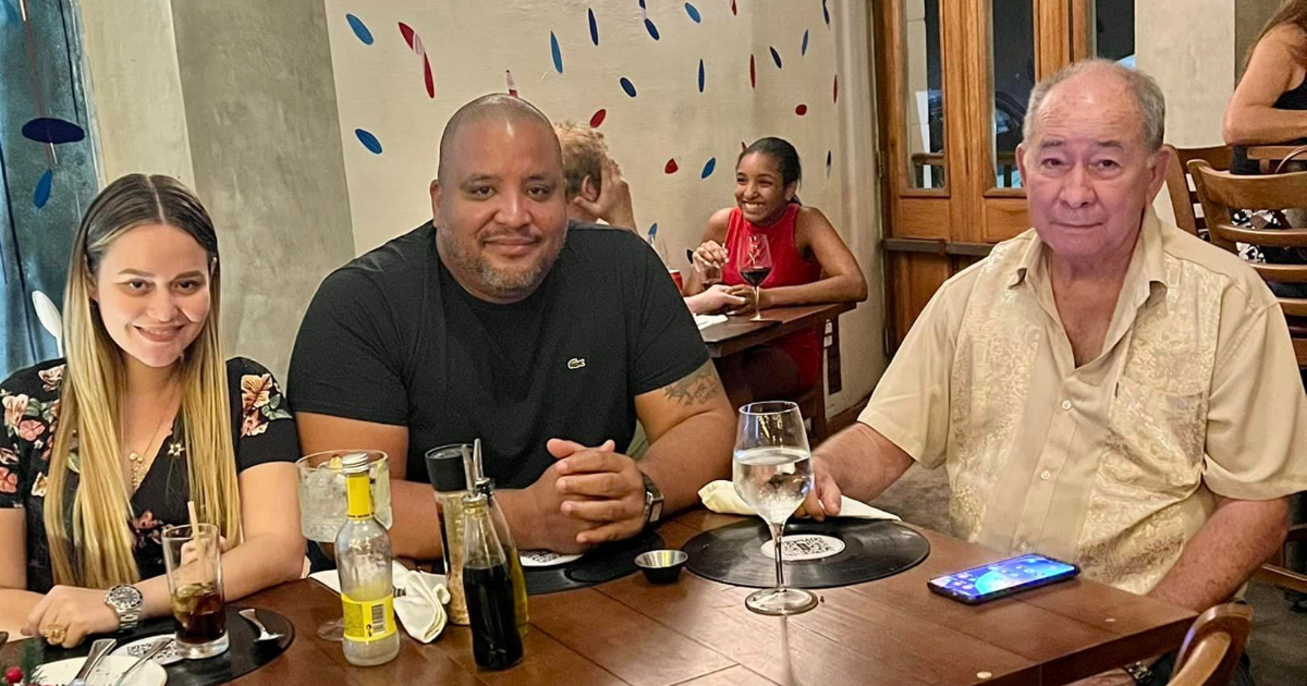 Michel Mirabal recibe en La Habana a su "papi" Lázaro Expósito