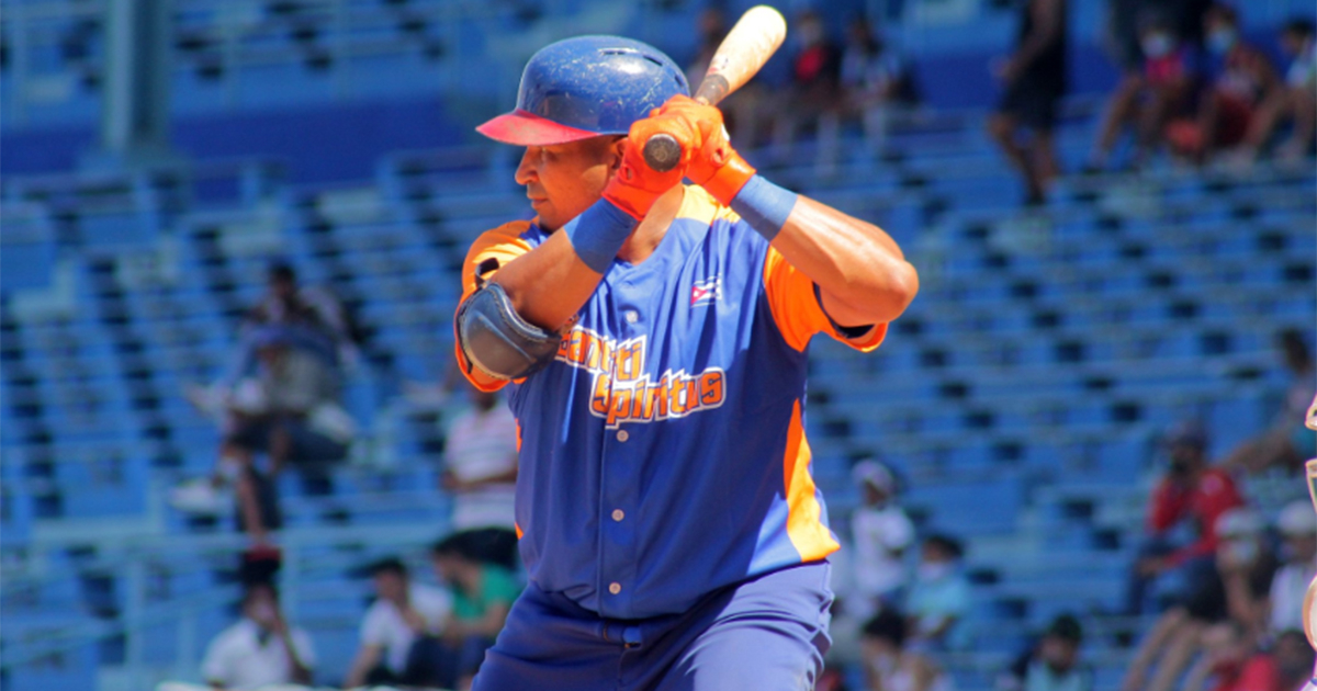 Frederich Cepeda deviene nuevo rey del doble en el béisbol cubano