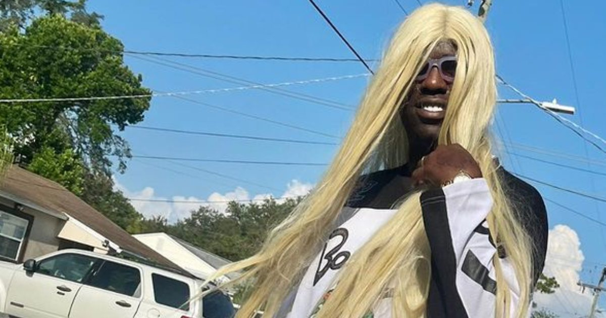 Chocolate MC posa con peluca rubia y desata las risas entre sus seguidores