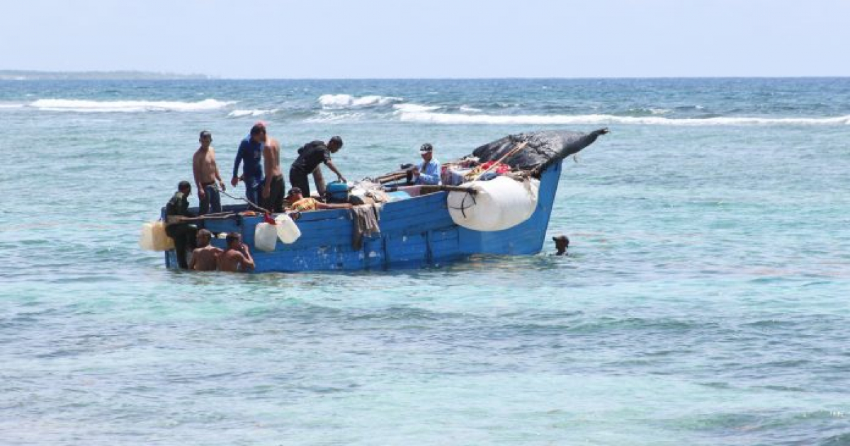 Más de 80 migrantes cubanos están varados en Islas Caimán