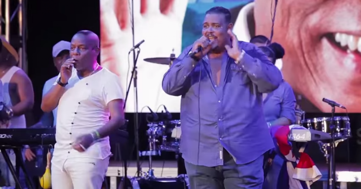 Elito Revé y su Charangón- Mi Salsa tiene Sandunga (EN VIVO)