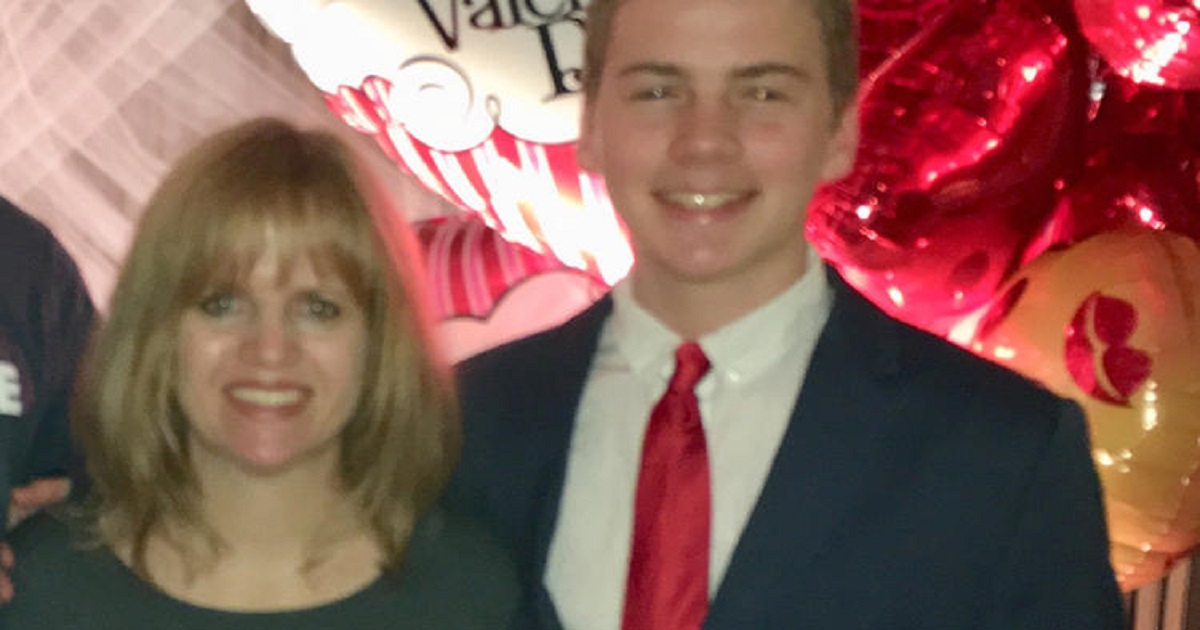 Su madre se salvó del tiroteo en el aeropuerto de Fort Lauderdale y él ...