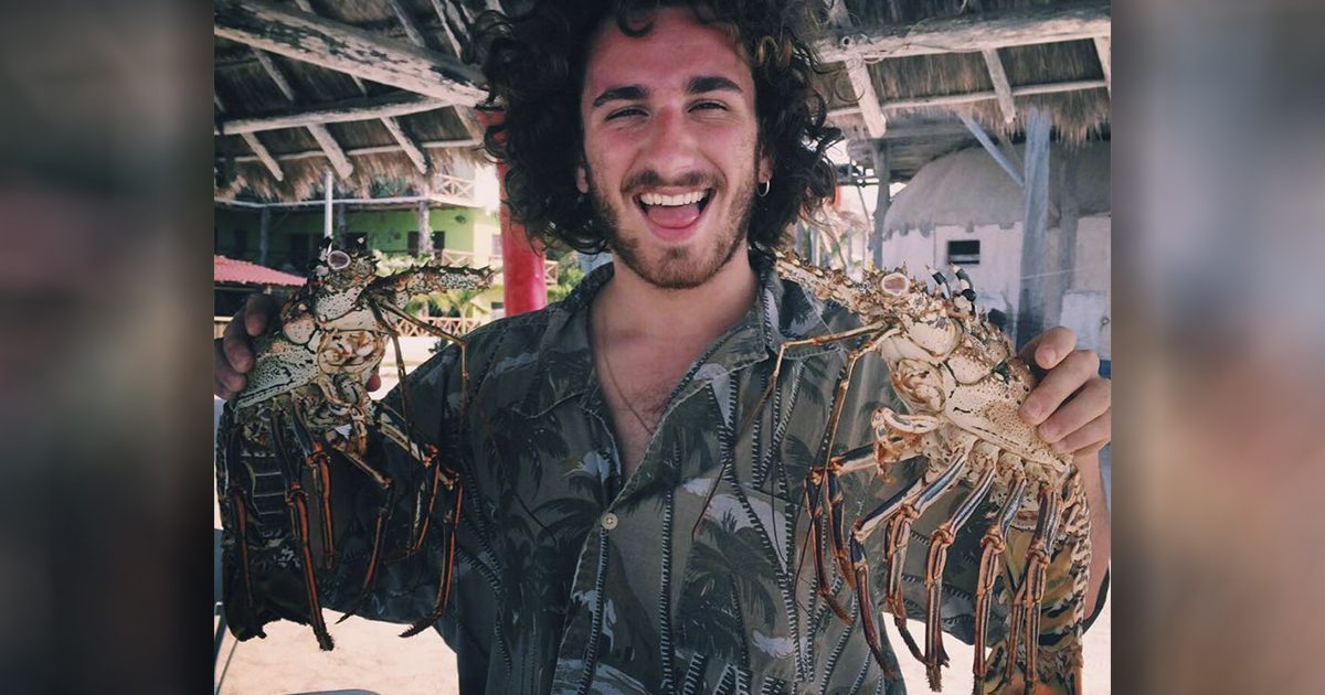 El Jonathan de la serie "Aída" vuelve a disfrutar de Cuba