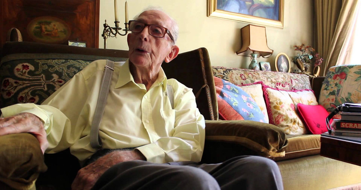 Fallece Lewis Gilbert, cineasta británico que dirigió tres películas de ...